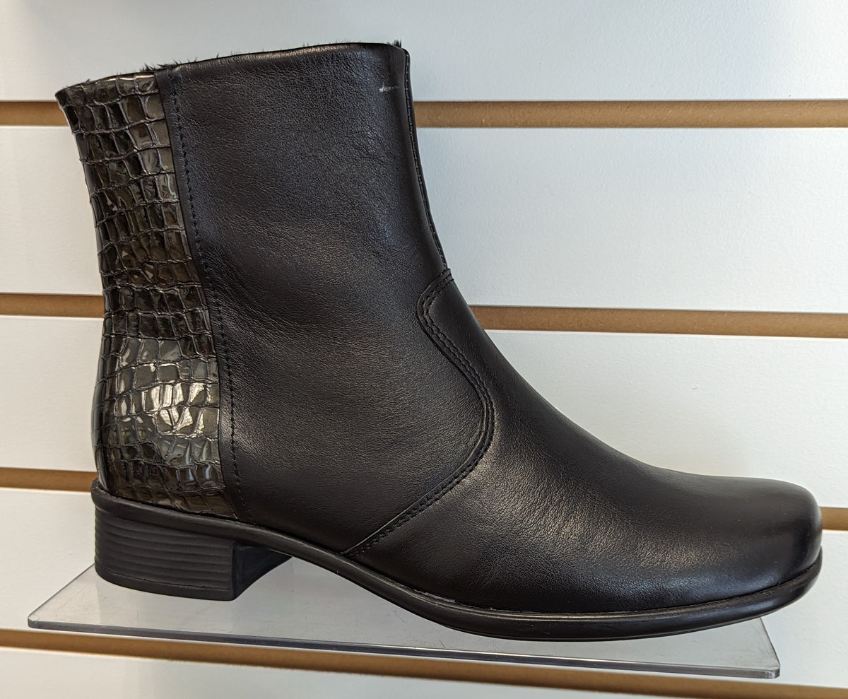 Volks Walkers Steffi B504B Blk Boot – HealthWalks Inc